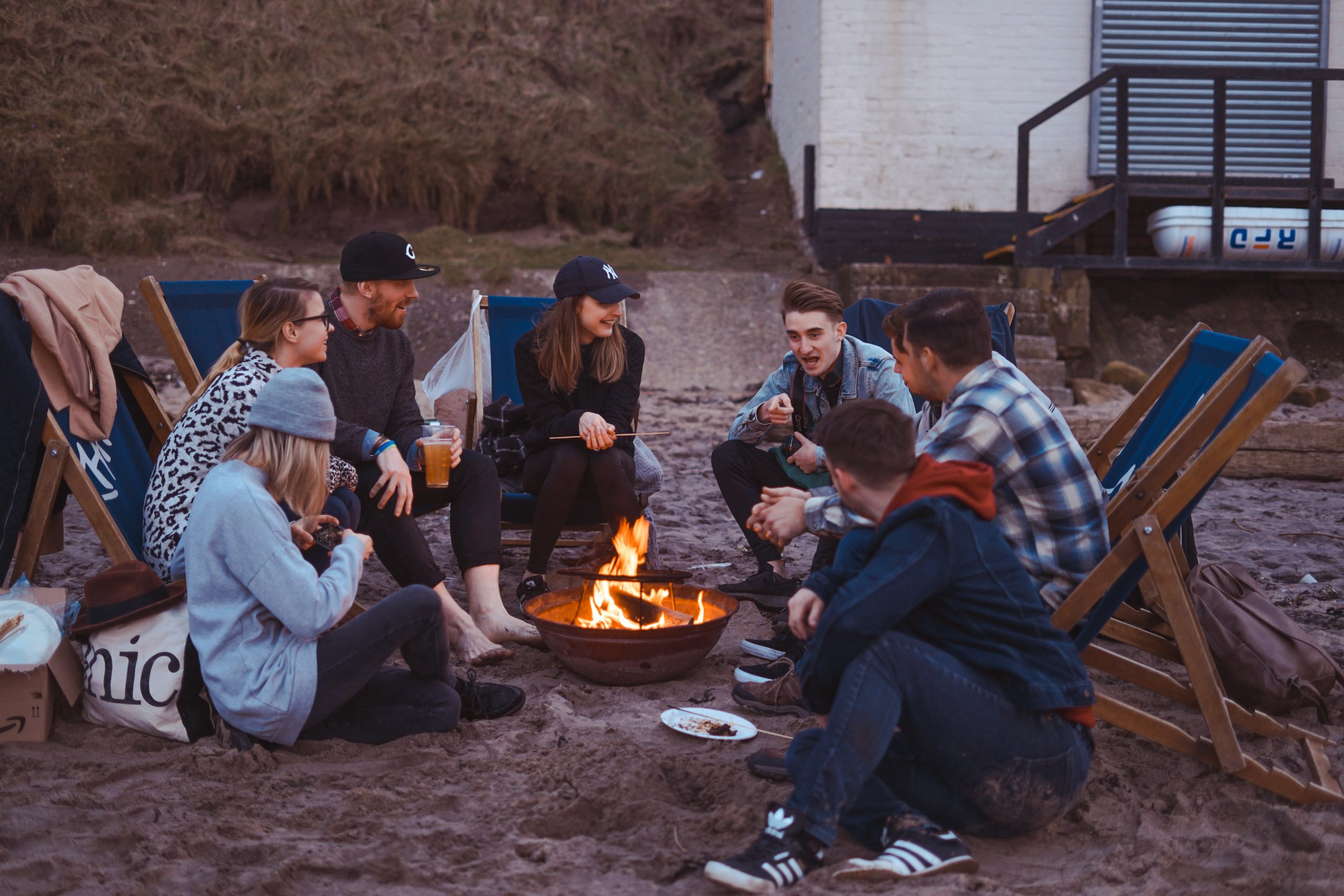 Your Guide to Hosting a Bonfire Party - My Daily Magazine - Art, Design ...